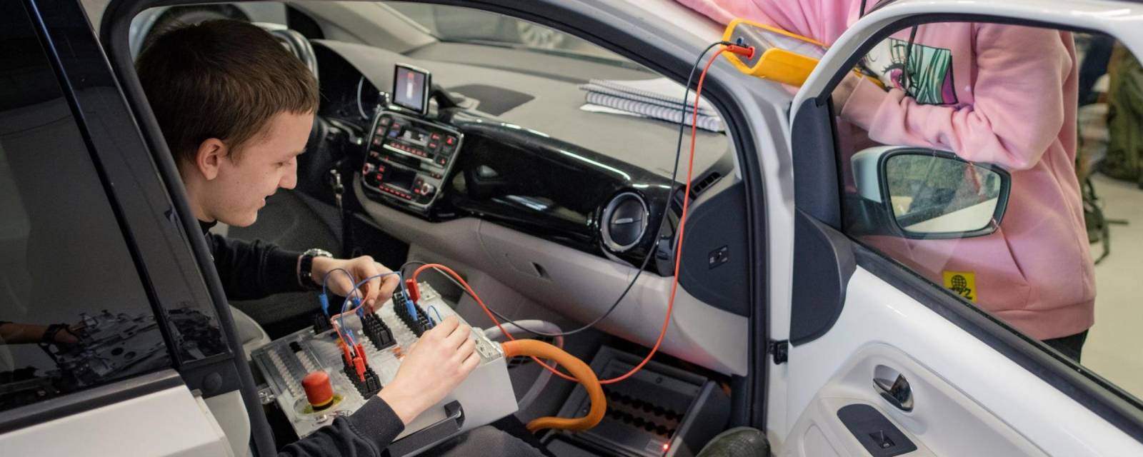 Allround technicus voertuigen en mobiele werktuigen mbo opleiding - BOL ...